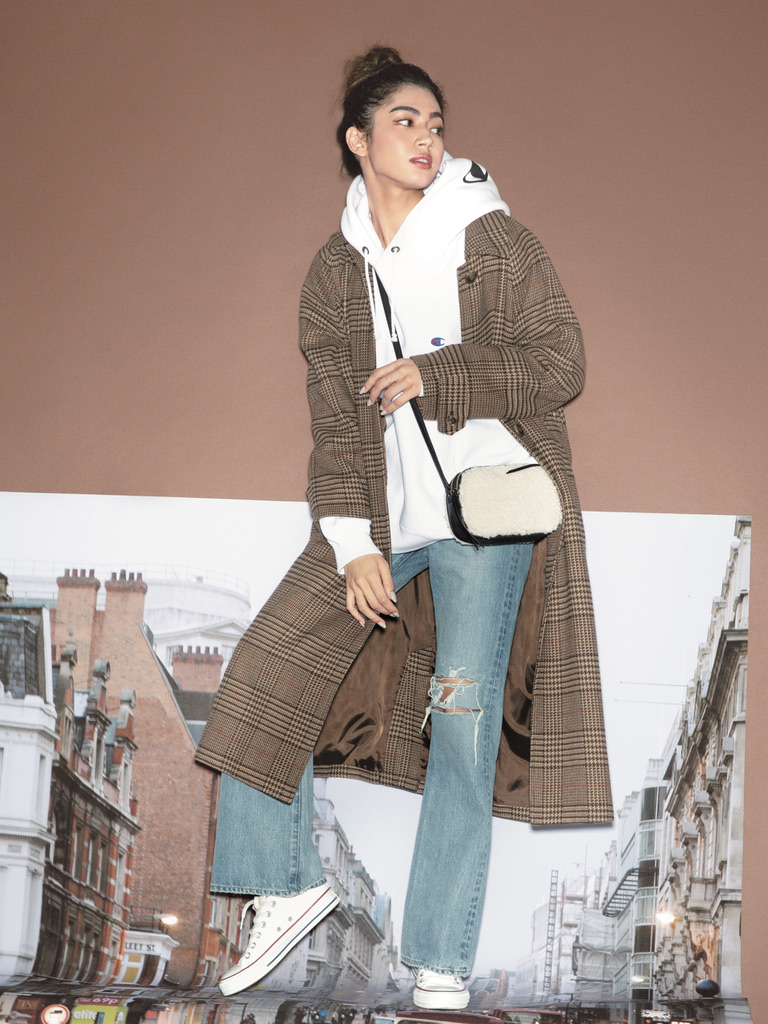 59689B86-56D2-4921-B3A3-E67454272167_1_105_c | JJ